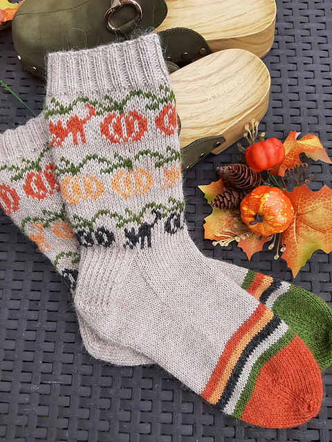 Ravelry: Cat and Pumpkin Socs pattern by Debbie Kershaw