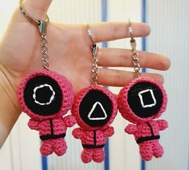 Ravelry: Squid Game KeyChain pattern by Ximena Maza