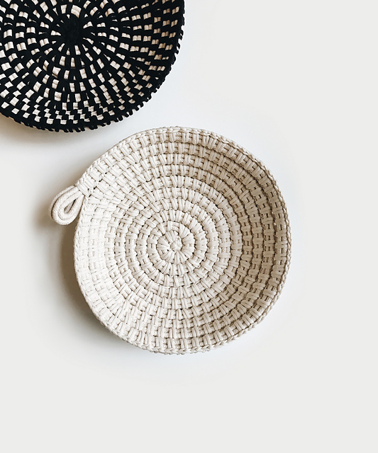 Ravelry: The Bahon pattern by DeBrosse