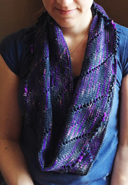 Ravelry: Diagonal Rib Eyelet Cowl pattern by Delicious Yarns