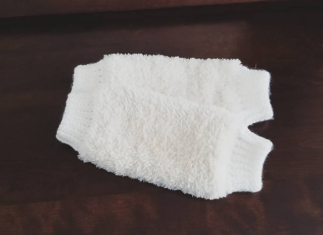 Ravelry: Lily Hand Muff pattern by Delilah Crochet