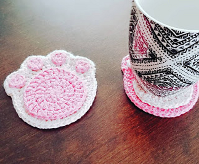 Ravelry: Paw Print Coaster pattern by Delilah Crochet
