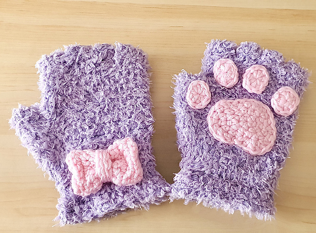 Ravelry: Cat's paw Gloves pattern by Delilah Crochet