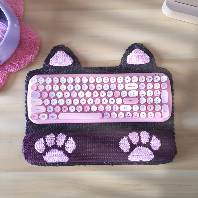 Ravelry: Kitty Keyboard Mat Wrist Rest pattern by Delilah Crochet