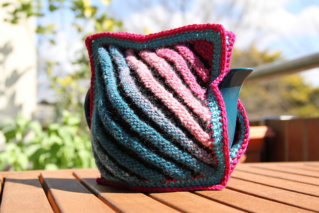 Ravelry: Red Comet Tea Cosy pattern by Loani Prior