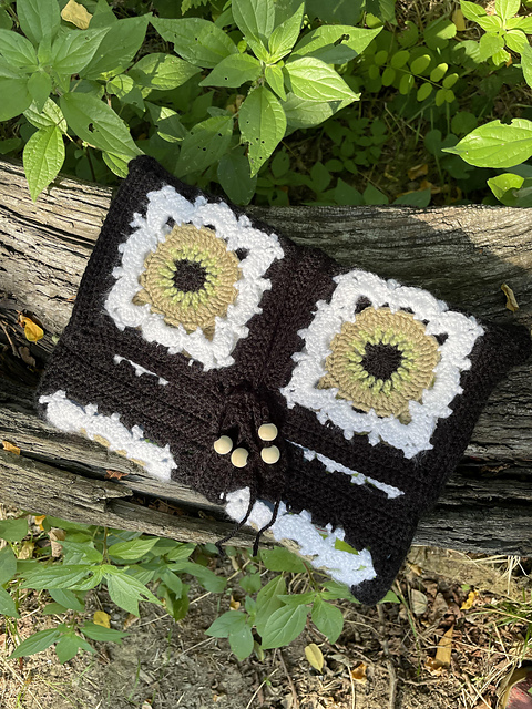 Ravelry: Willow Granny Square Book Case pattern by DemoneCeleste