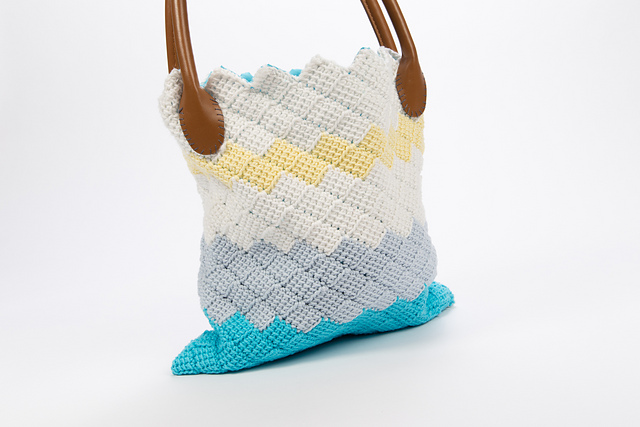 Ravelry: Entrelac Bag pattern by Zoë Potrac