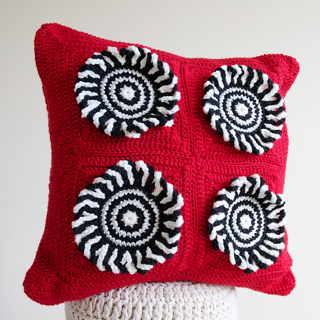 Ravelry: Red Rum Cushion pattern by Leonie Morgan