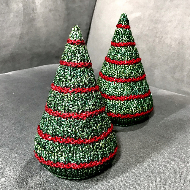 Ravelry: Textured Christmas Tree pattern by Jeremy Butcher