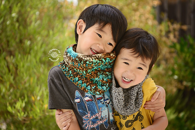 Ravelry: Ellie Cowl pattern by Phanessa Fong