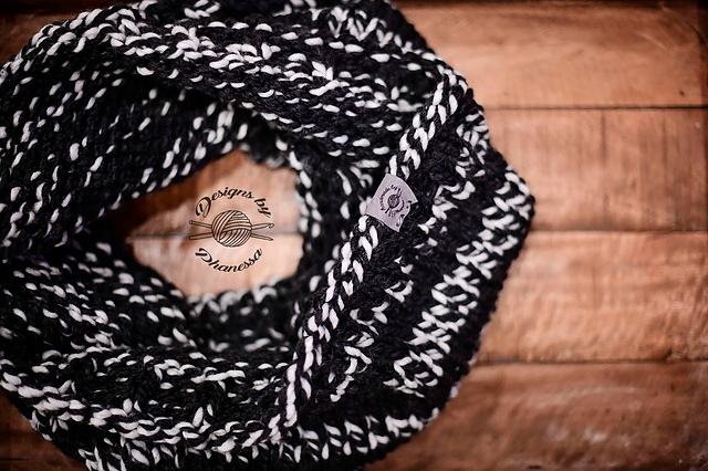 Ravelry: Chunky Ash Cowl pattern by Phanessa Fong