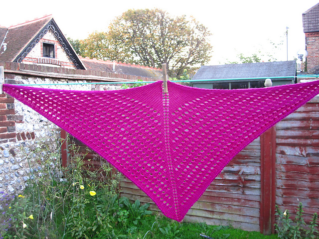 Ravelry: Snap! pattern by Kirsty Vine