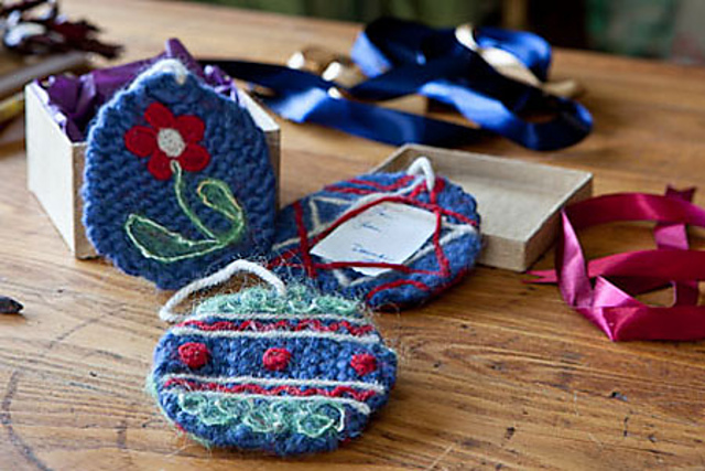 Ravelry: Free-form Ornaments pattern by Anna-Liza Armfield