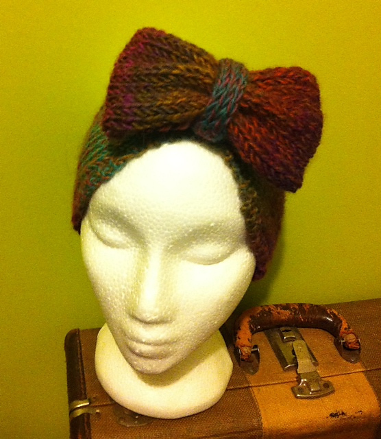 Ravelry: Tri Bow Headband pattern by Christie Thompson