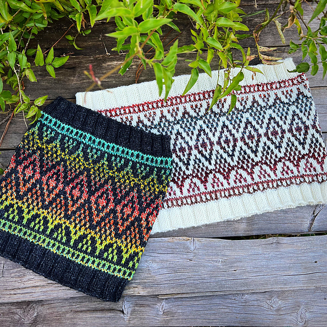 Ravelry: Diamondback Cowl pattern by Dominique Trad