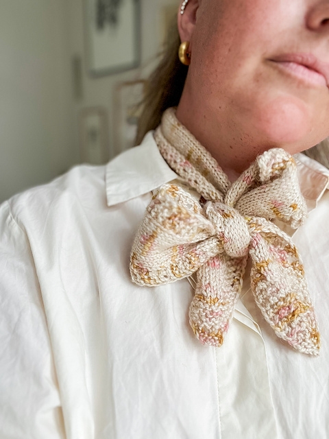 Ravelry: Tiny Bow Scarf pattern by Dorte Bak