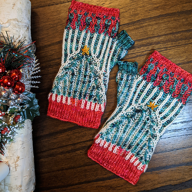 Ravelry: Midwinter Mitts pattern by Megan-Anne Llama