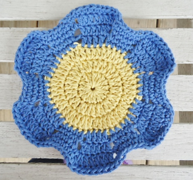 Ravelry: Windmill Flower Dishcloth pattern by Aurora Suominen