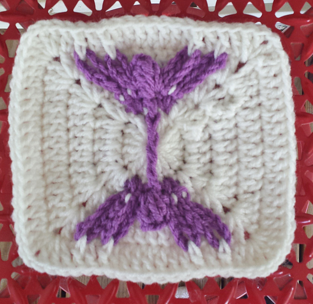 Ravelry: Reflected Dragonfly Square pattern by Aurora Suominen