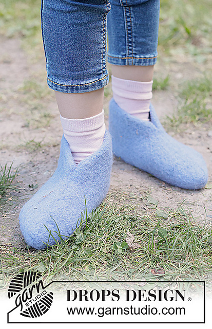 Ravelry: 49-32 Blueberry Toes Slippers pattern by DROPS design