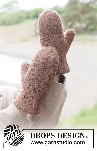 Ravelry: 261-52 Chestnut Cuddle Mittens pattern by DROPS design