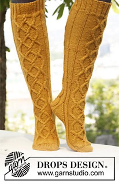 Ravelry: 143-8 Golden Socks pattern by DROPS design