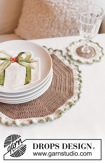 Ravelry: 0-1674 Christmas Frills Set pattern by DROPS design