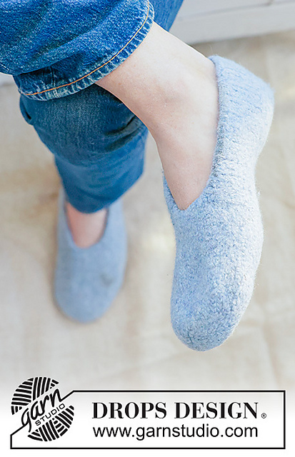 Ravelry: 260-52 Blue Calm Slippers pattern by DROPS design