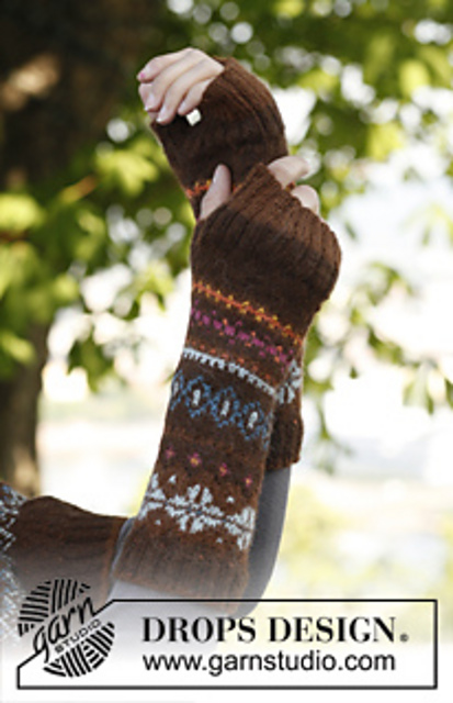 Ravelry: 143-28b Autumn Aurora - Wrist warmers pattern by DROPS design