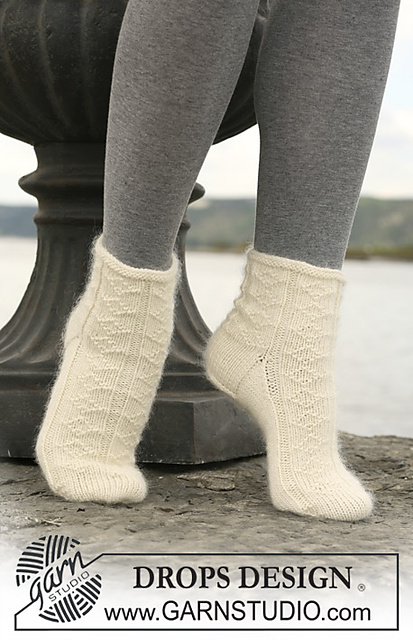 Ravelry: 109-33 Socks with pattern pattern by DROPS design