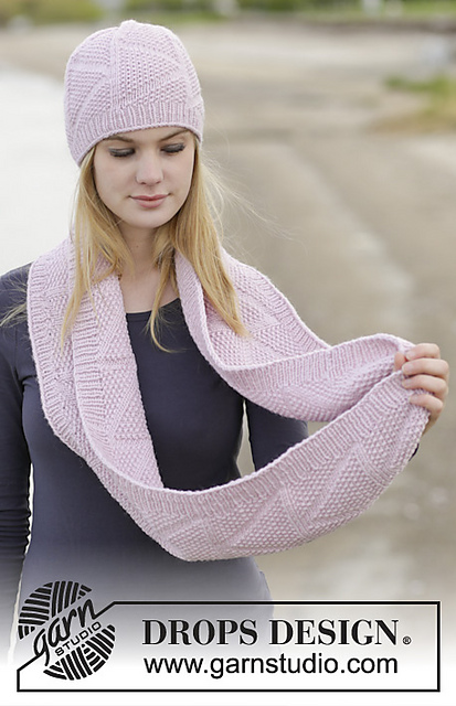 Ravelry: 165-38 Winter Triangle Neck Warmer pattern by DROPS design