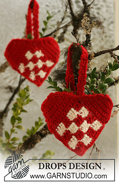 Ravelry: 0-527 Christmas hearts pattern by DROPS design