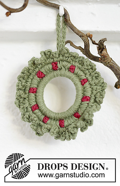 Ravelry: 0-1210 Winterberry pattern by DROPS design