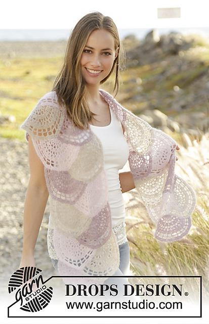 Ravelry: 176-20 Beach Shells pattern by DROPS design