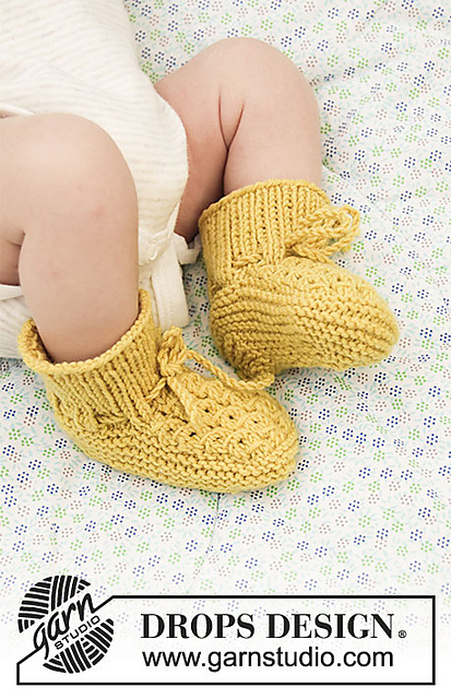 Ravelry: b33-27 Stroll in the Park Booties pattern by DROPS design