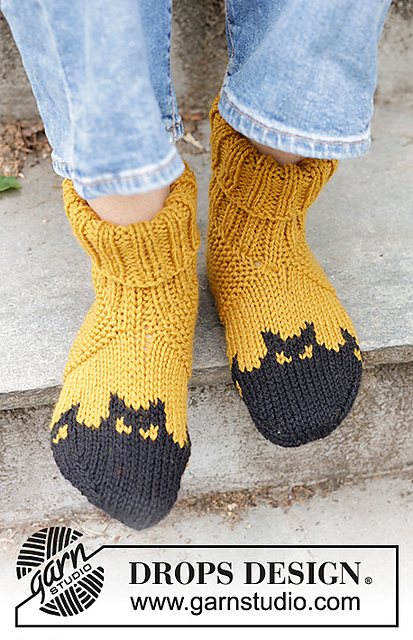 Ravelry: 246-40 Holy Socks! pattern by DROPS design