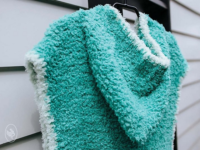 Ravelry: Swimming and beach poncho pattern by Durable Yarn