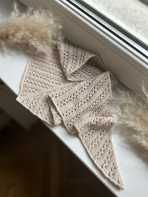 Ravelry: Charmes Shawl pattern by Dziergane Niebo