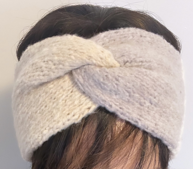 Ravelry: Twisted Headband pattern by Elia P Djellat