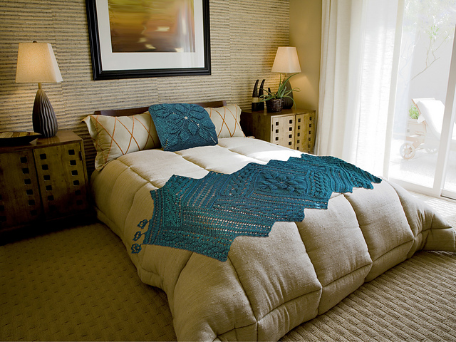 Ravelry: Bed Running Queen size pattern by Katerina Lindeberg