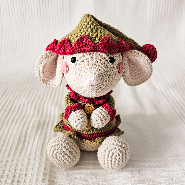 Ravelry: Elvis the Christmas Elf Mouse pattern by Chloe Yuen