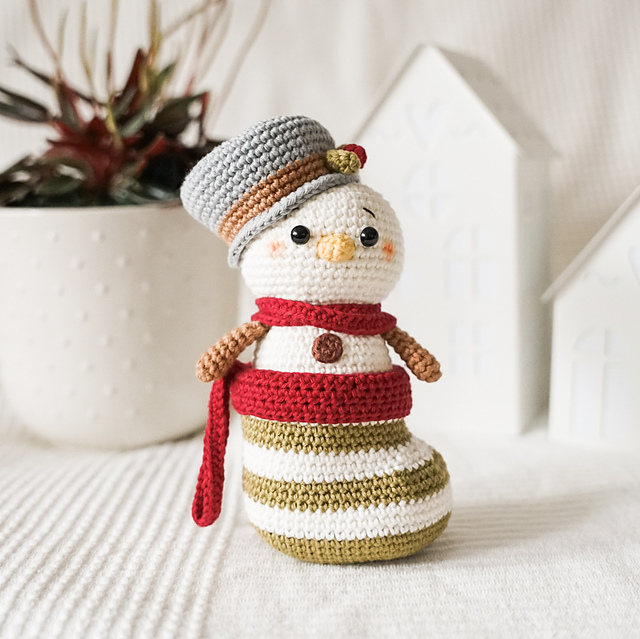 Ravelry: Frosty the Snowman pattern by Chloe Yuen