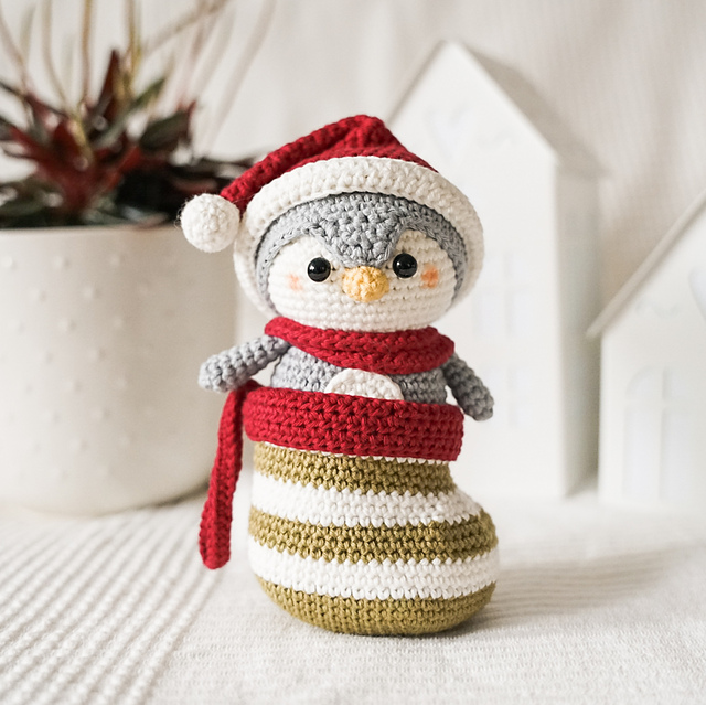 Ravelry: Waddles the Penguin pattern by Chloe Yuen