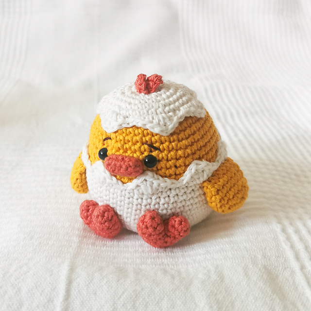 Ravelry: Fluffy the Chick pattern by Chloe Yuen