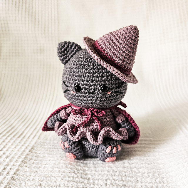 Ravelry: Luna the Witchy Cat pattern by Chloe Yuen