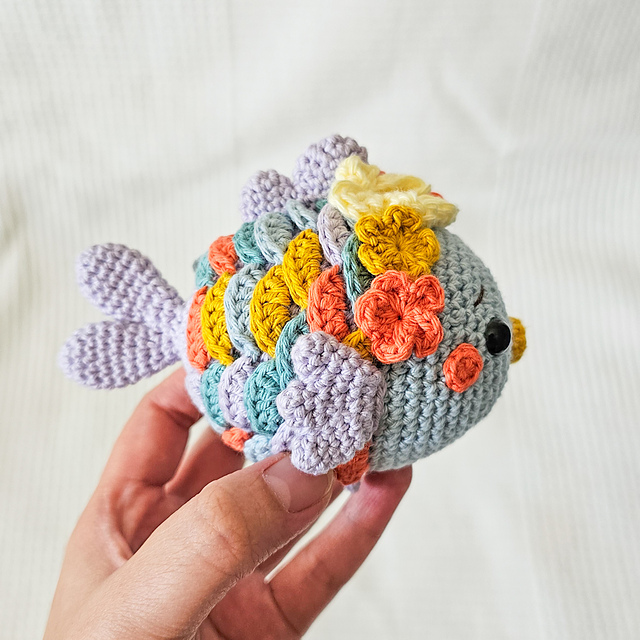 Ravelry: Queenie the Rainbow Fish pattern by Chloe Yuen