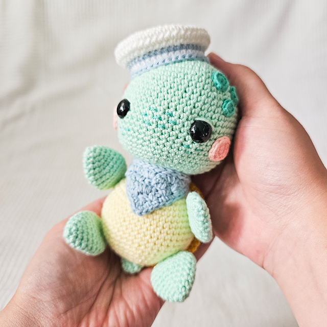 Ravelry: Tommy the Turtle pattern by Chloe Yuen