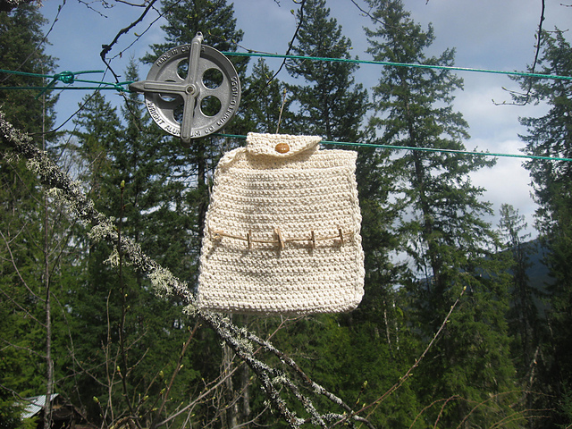 Ravelry: Easy Breezy Clothespin Bag pattern by Sarah Silano