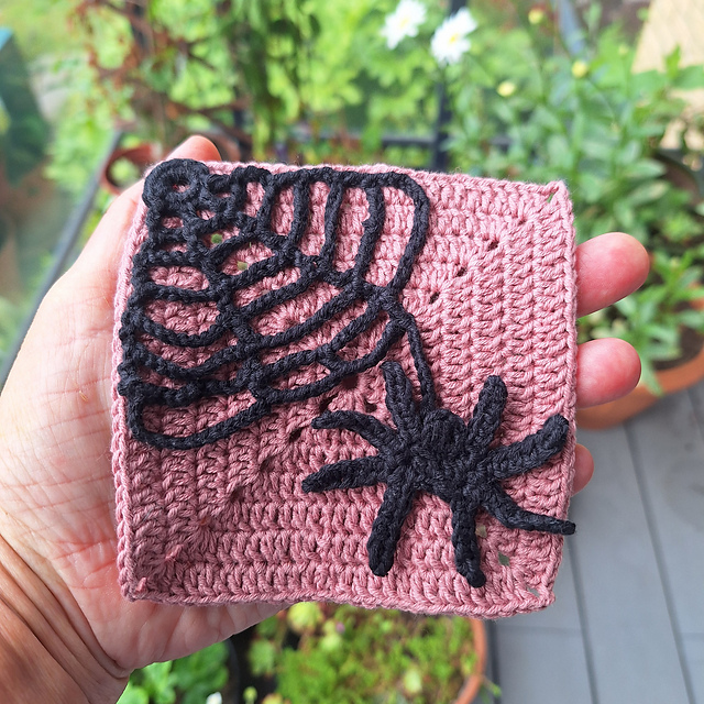 Ravelry: Spider web granny square pattern by Nadia Druzinina