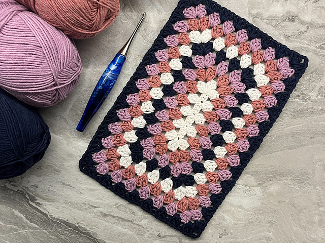 Ravelry: Rectangular Granny Square pattern by Edita Bruzge